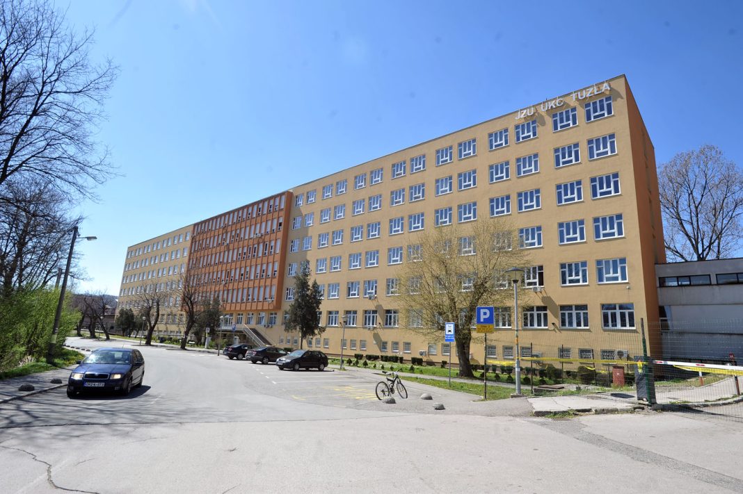 Tragedija u Tuzli: Nakon rutinske operacije preminula beba Tragedija u Tuzli: Nakon rutinske operacije preminula beba